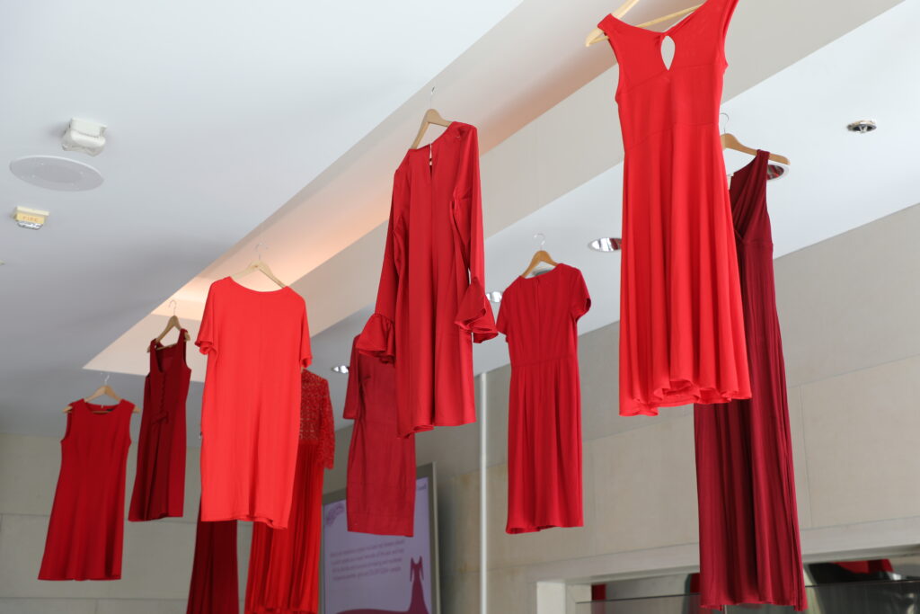 Journée de la robe rouge - En l'honneur et à la mémoire - Connect2Canada